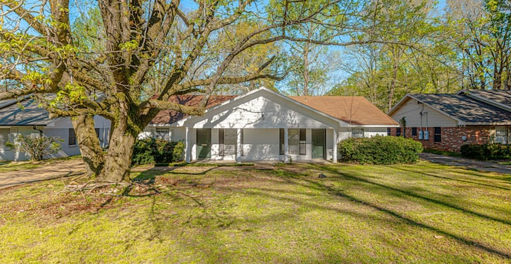 North Jackson -Ridgeland Bungalow - Jackson, MS