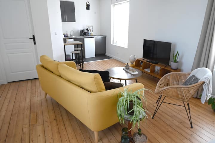 Bright Apartment Near Center And Circuit - Francia