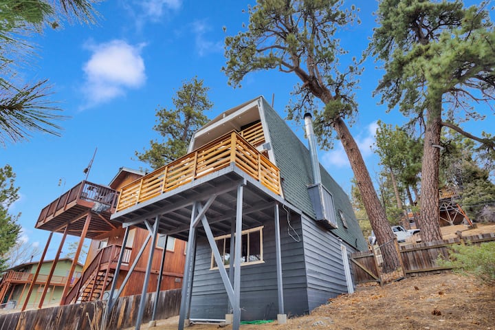 Cozy Crescent Tree Cabin Near Bear Mountain - Big Bear Lake, CA