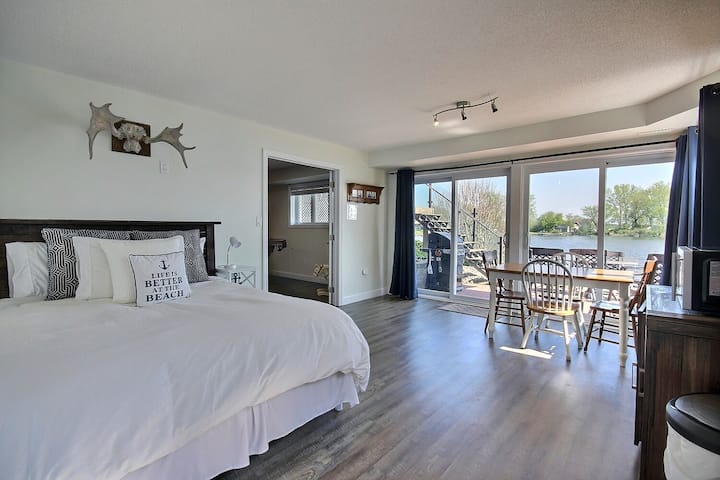Lakefront 2 Bedroom Suite 
W/ Firepit - Brighton