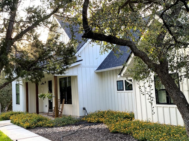 Hill Country Farmhouse - Natural Bridge Wildlife Ranch