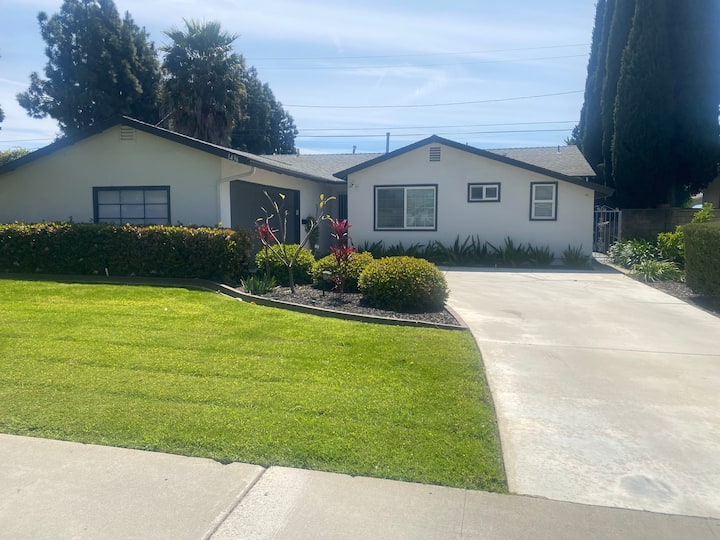 3.5 Miles From Disneyland, New Remodeled House - Anaheim, CA