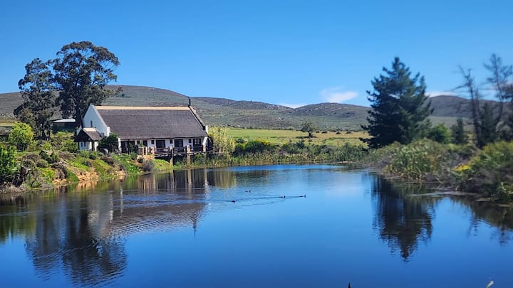 Mountain Pastures Game Lodge - Cottage On The Lake - Uniondale