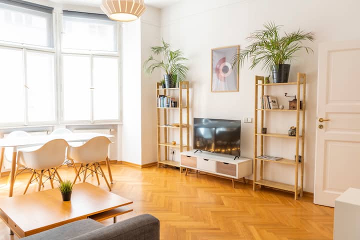 Apartment In Hipster Area 2min Walk Metro/tram - Praga