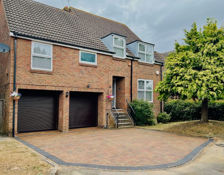 Detached  House, Datchet, Near Windsor, Berkshire - Slough