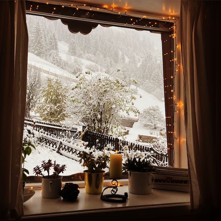 Cozy Chalet Apartment, With A View, Ski-in/ski-out - Lend