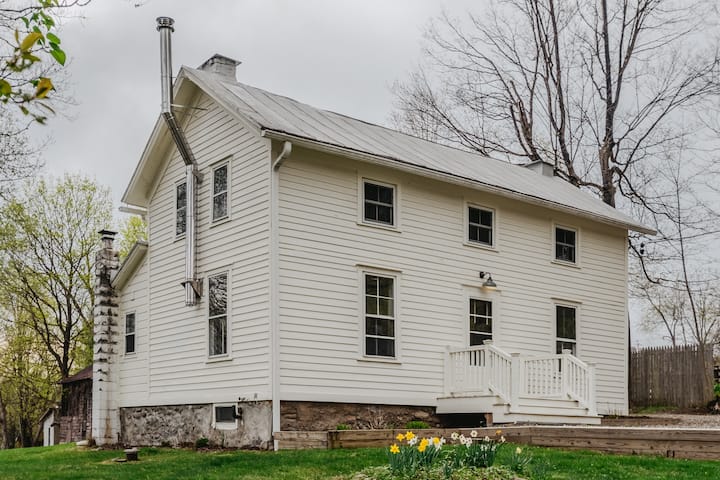 The Gallatin Farmhouse - Dutchess County, NY