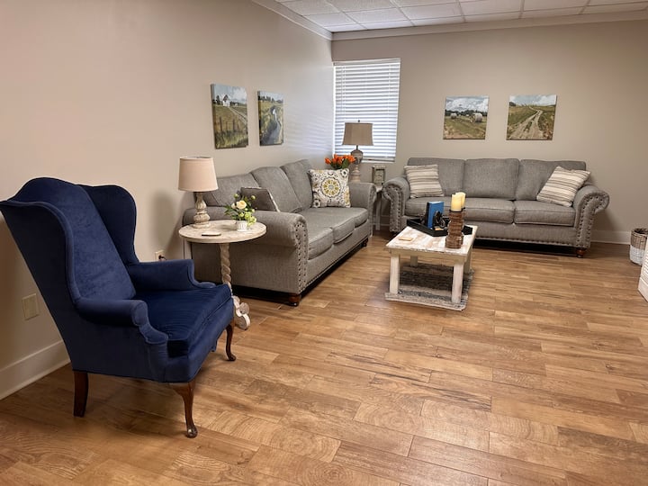 Roomy Modern 2 Bedroom Apartment W/free Parking - Frankfort, KY