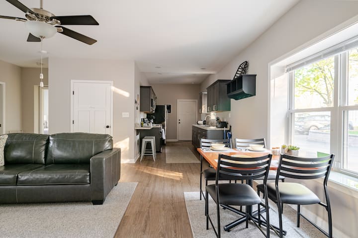 Large Roomy Apt For Four, 3 Miles From Hersheypark - Middletown, PA