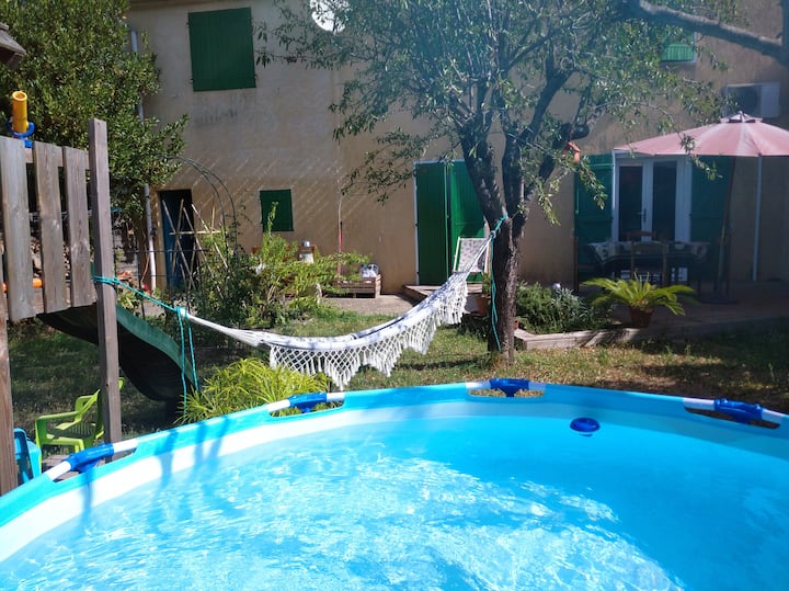 Agréable Maison Avec Jardin Et Piscine Hors Sol - Arles