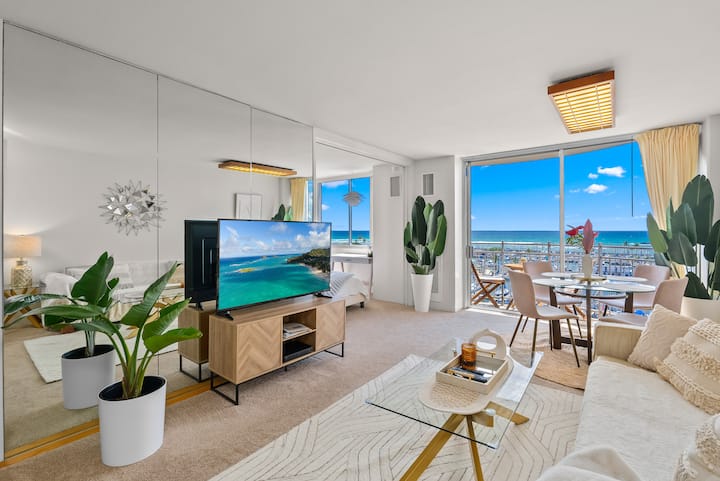 Boho Oceanfront Suite - Honolulu, HI