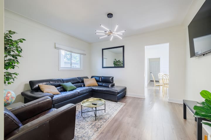 New Modern 3 Bedroom 5 Min Walk To Fallsview Blvd - Niagara Falls