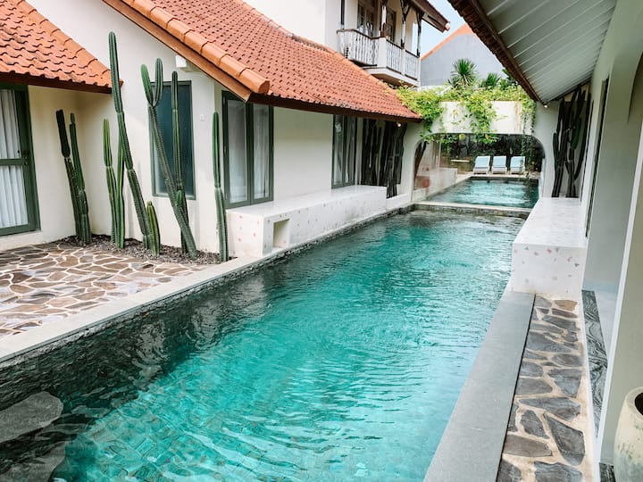 Poolside Studio Steps To Seminyak Beach - Seminyak