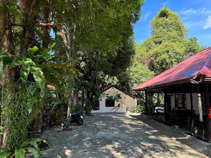 Romantic Bungalow With Large Bed And Patio - Ao Nang