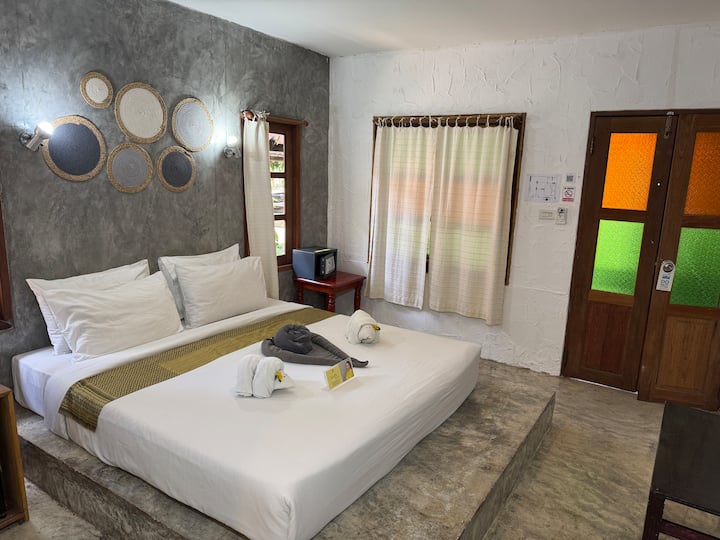 Large Bed Bungalow, Private Patio, Quiet Place - Ao Nang