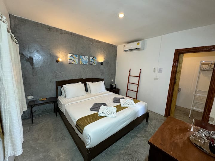 Villa With Large Bed And Private Patio - Ao Nang