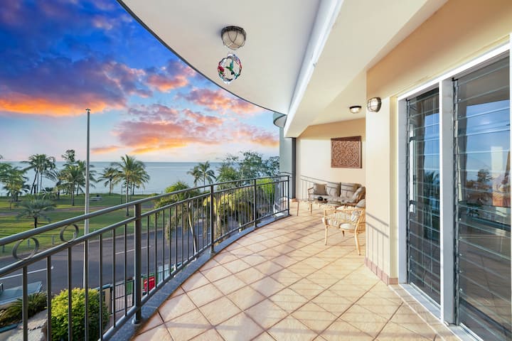 Nightcliff Foreshore: Seaview ~ Pool ~ Workspace - 木麻黃