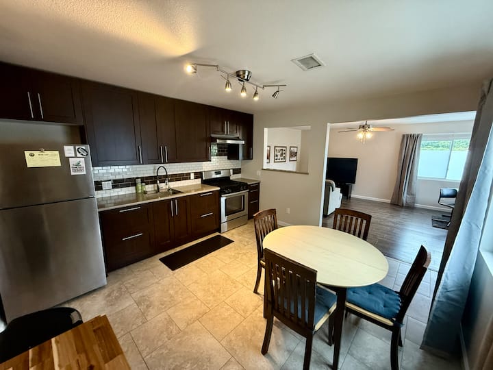 Quiet 2br | Furnished | A/c | Near Everything - San Diego, CA