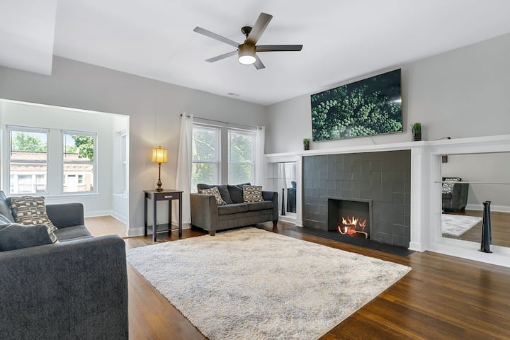 Spacious Haven Near Green Line, 20mins To Downtown - Roseland - Chicago