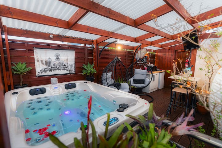 Nuit Magique Dans Une Bulle Perchée Avec Jacuzzi - La Réunion