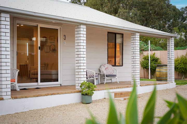 Two 2-bedroom Units, Port Victoria - 維多利亞港