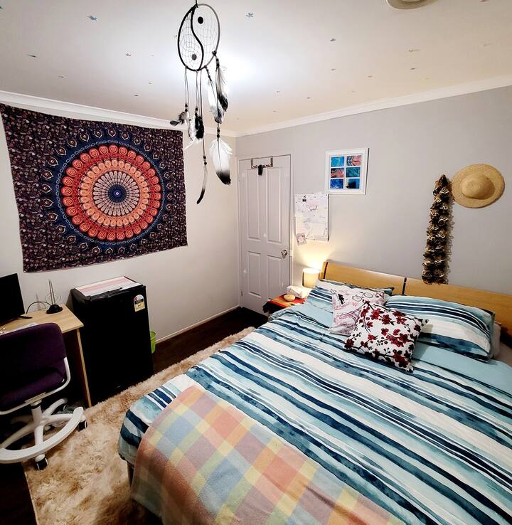 Relax W' Private Bedroom, + Bath, & Parking Space. - Dandenong