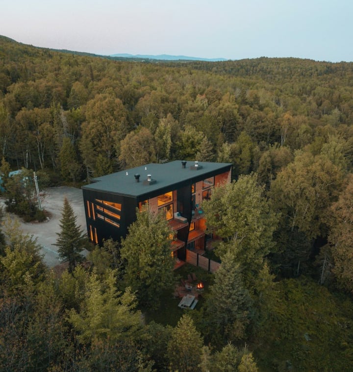 Chalet Architectural Avec Vue Sur Le Fleuve - Charlevoix