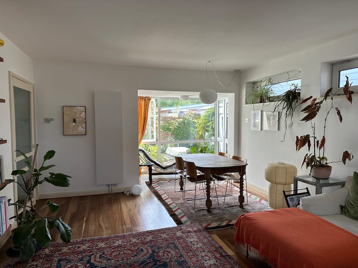 Sunny Modernist Two-bed House In South London - Brixton - London