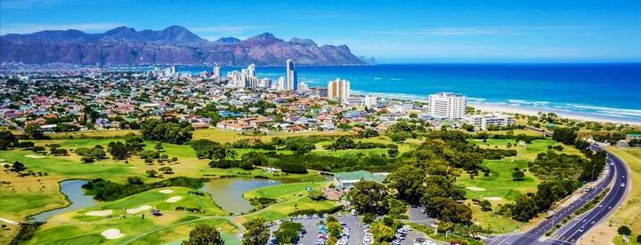 Beach Front Apartment With Stunning Views! - Somerset West