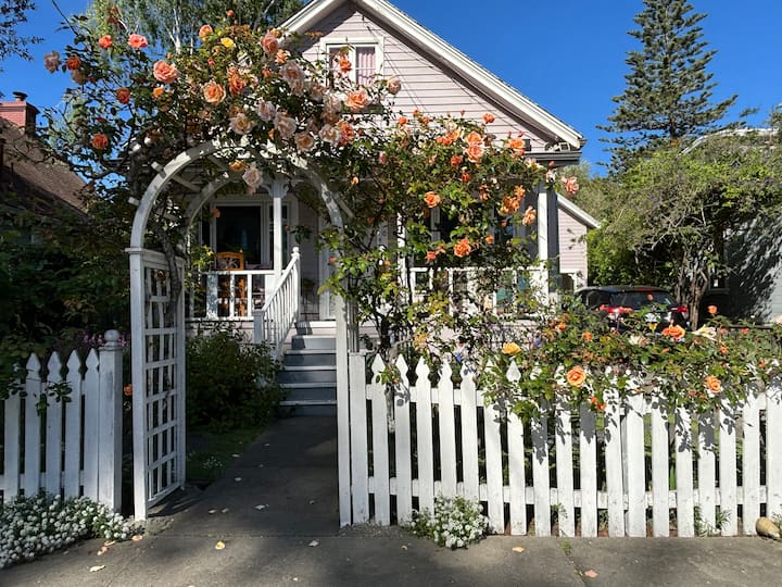 Elegant 3-room Suite In Downtown Victorian - Santa Cruz, CA
