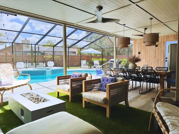 Pool, Hot Tub, Ambiance & Good Times - 리버뷰