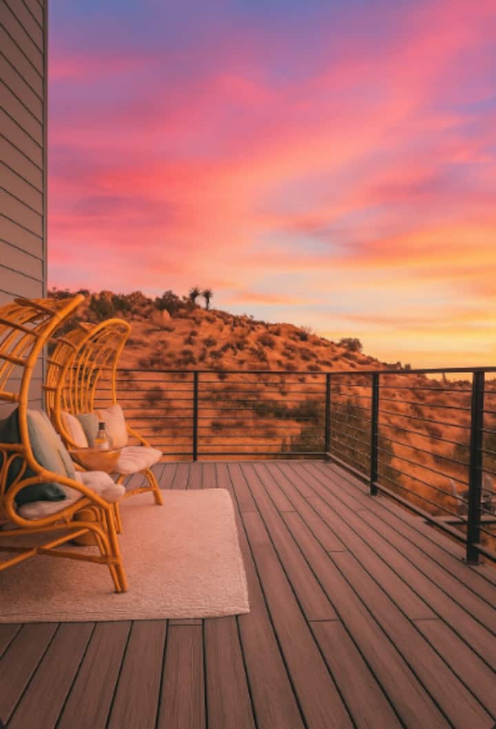 Modern Desert Home W/ Hot Tub & Panoramic Views - Yucca Valley, CA