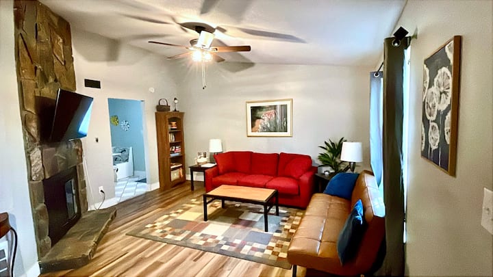 *Raleigh Retreat! 5 Min To 540, Deck & Fire Pit* - Raleigh, NC