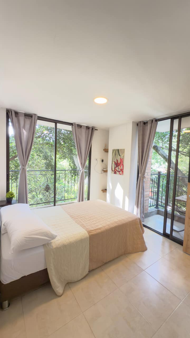 Loft Con Balcón. Coworking Y Desayuno Incluído - Medellín