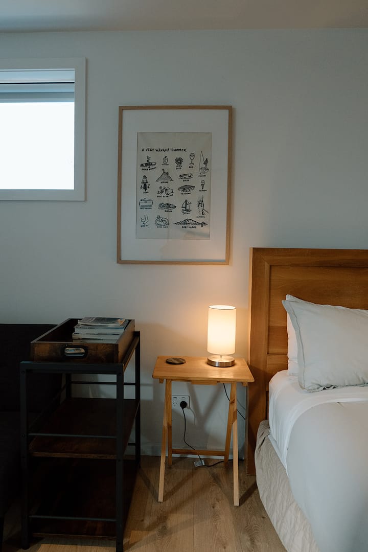 Mountain Suite, Modern, Private Entry / No Kitchen - Wanaka