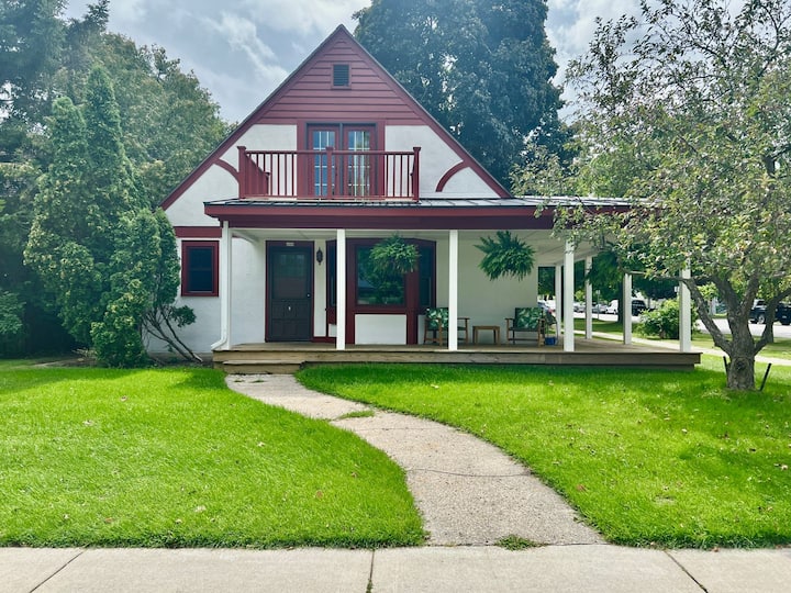 Cool, Stylish, And Comfortable Downtown Pad. - Traverse City