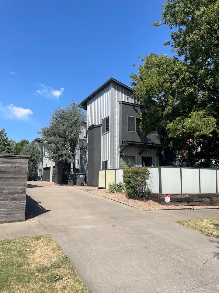 Modern Loft - Cherry Street One - Tulsa, OK
