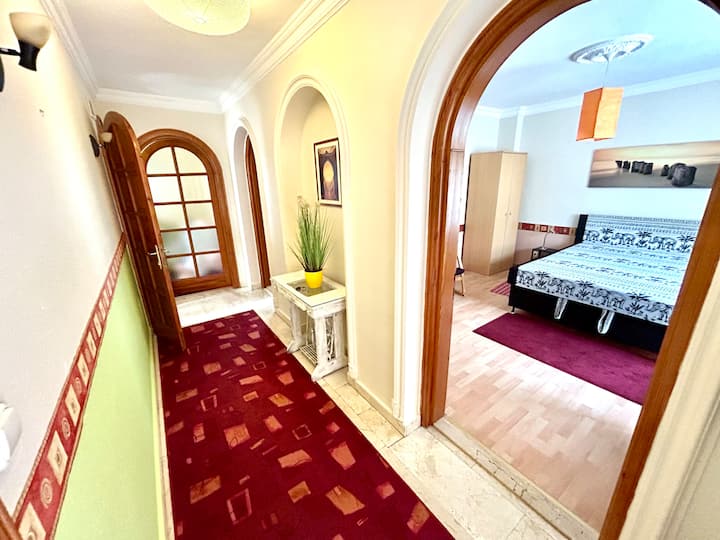 ÖNálló Családi Ház Zárt Parkolóval;hátsó Terasszal - Budapest