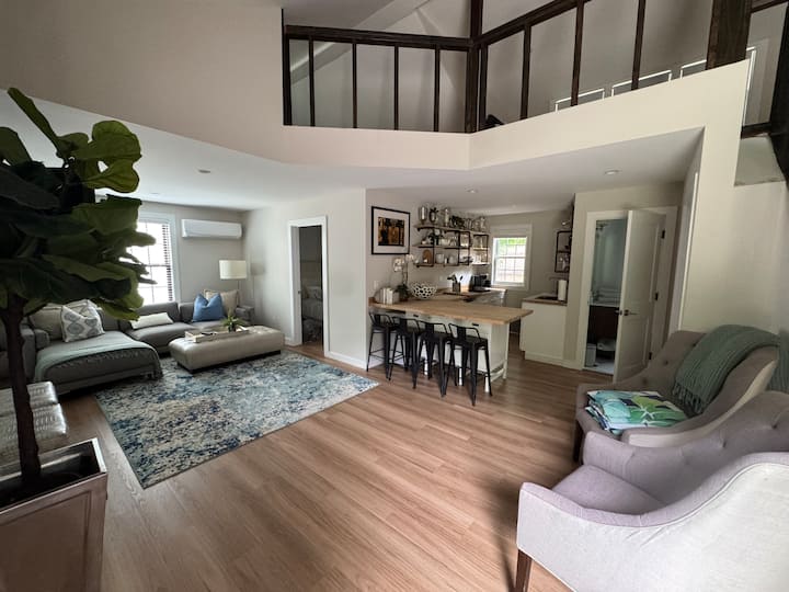 Cottage In Silvermine: Norwalk New Canaan Wilton - Norwalk, CT