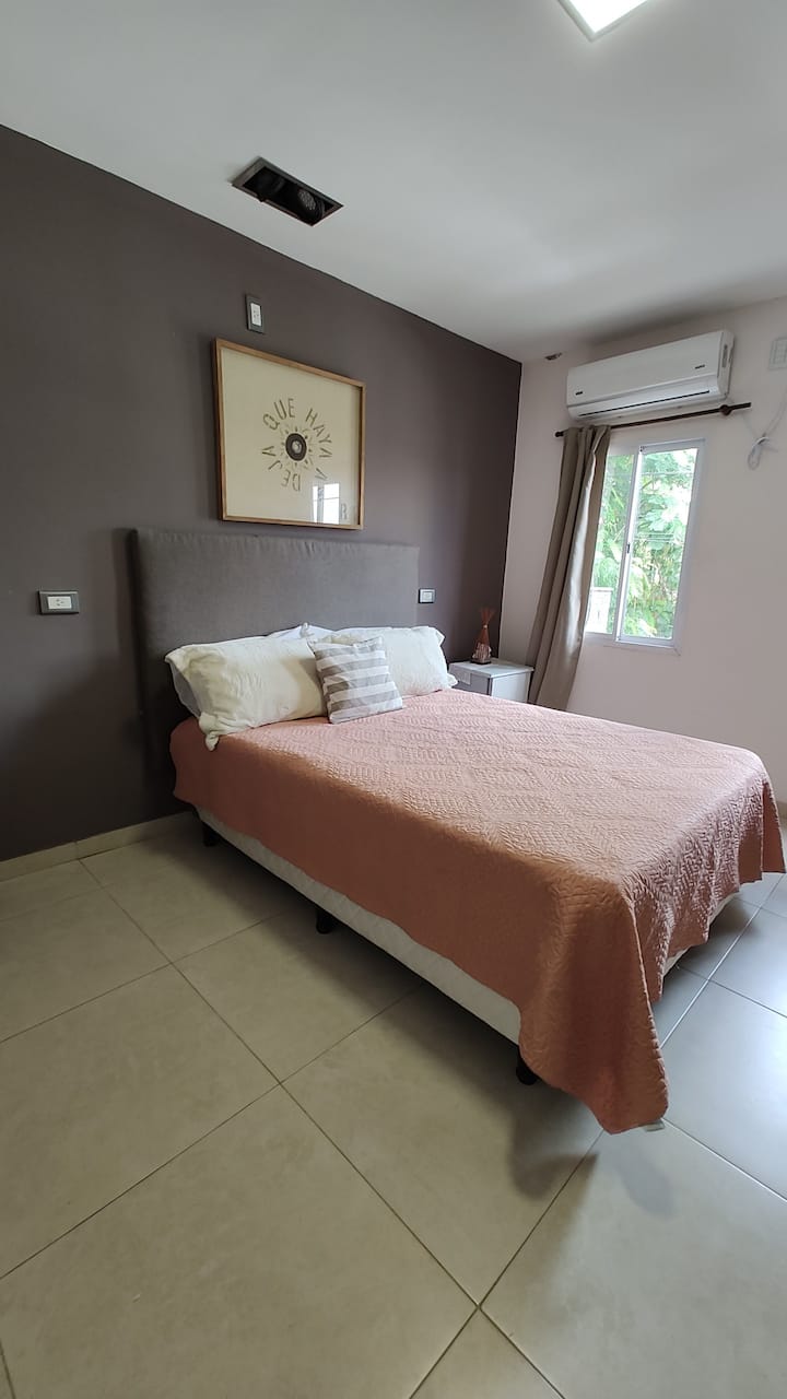 Monoambiente Con Baño En Suite. Centrico Cochera - Corrientes, Argentina