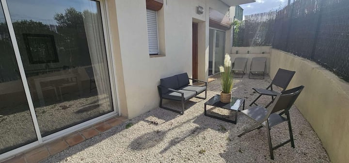 Centre Du Village - Grand T3 Avec Terrasse /Garage - Porquerolles