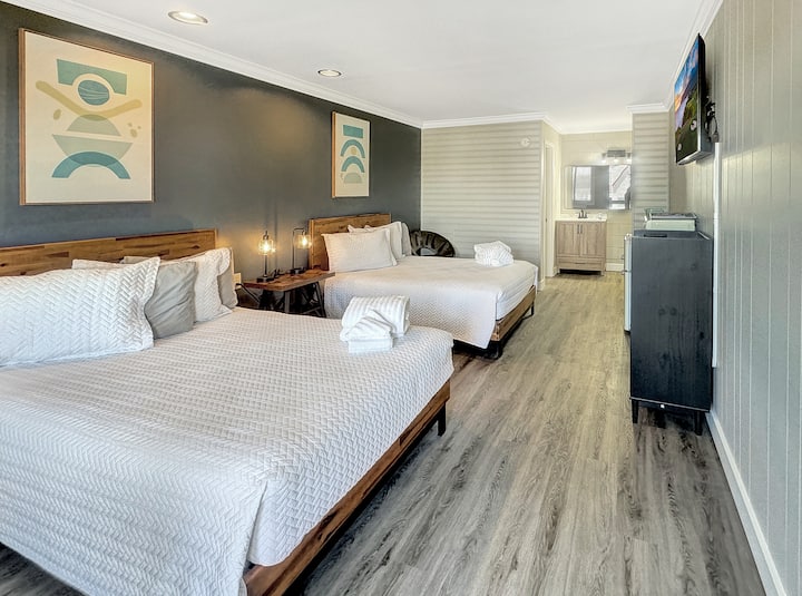 Double Room @ Dry Dock Inn- Pools, Walk To Beach! - Carolina Beach, NC