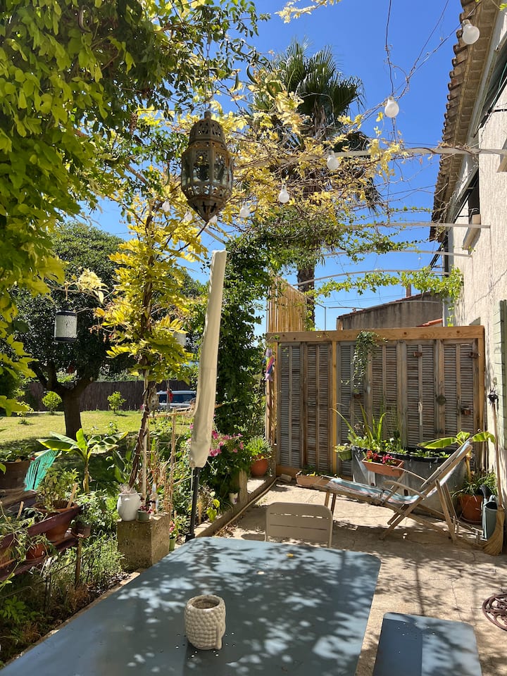 Maison De Charme Avec Jardin Et Vue Sur L'étang - Miramas