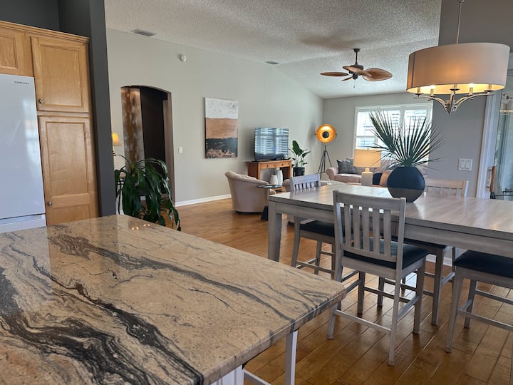 Location! Charming, Premium Courtyard Villa - The Villages, FL