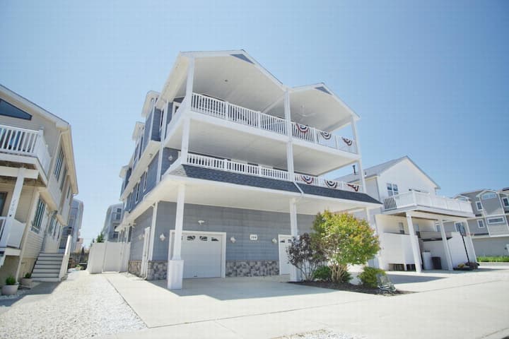 Walk To Downtown Sea Isle: Beach 5 Br + Bonus Room - Avalon, NJ
