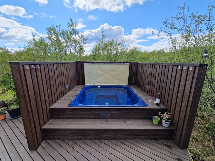 Golden Circle Area. Luxury Lodge / Hot Tub /Nature - Iceland