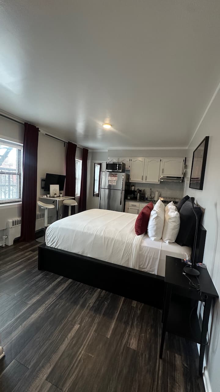 Private Studio Just 30 Minutes From Times Square - Union City, NJ
