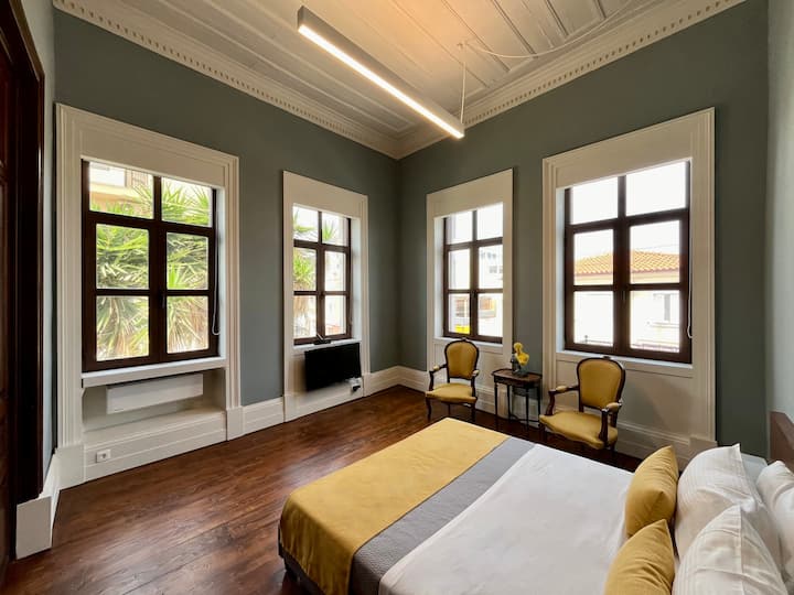 The Yellow Room / Thirty8 Heritage House - Chania