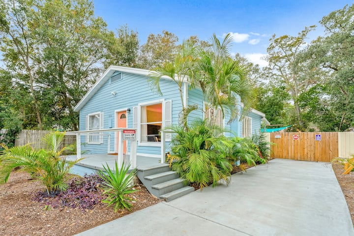 Backyard Paradise- Cozy Bungalow 4 Mi To Beach - Clearwater, FL