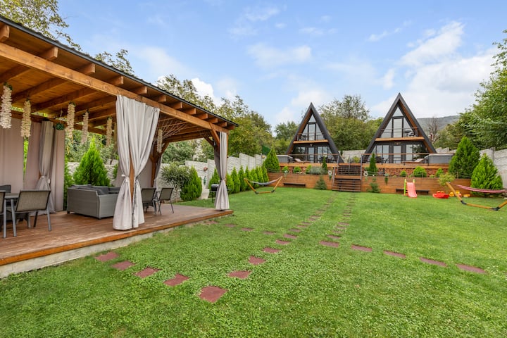 Twin Modern Cabins/jacuzzis/bbq - Georgia